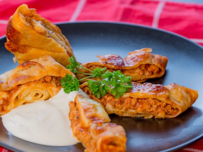 Baked Minced Meat and Mozzarella Crepes