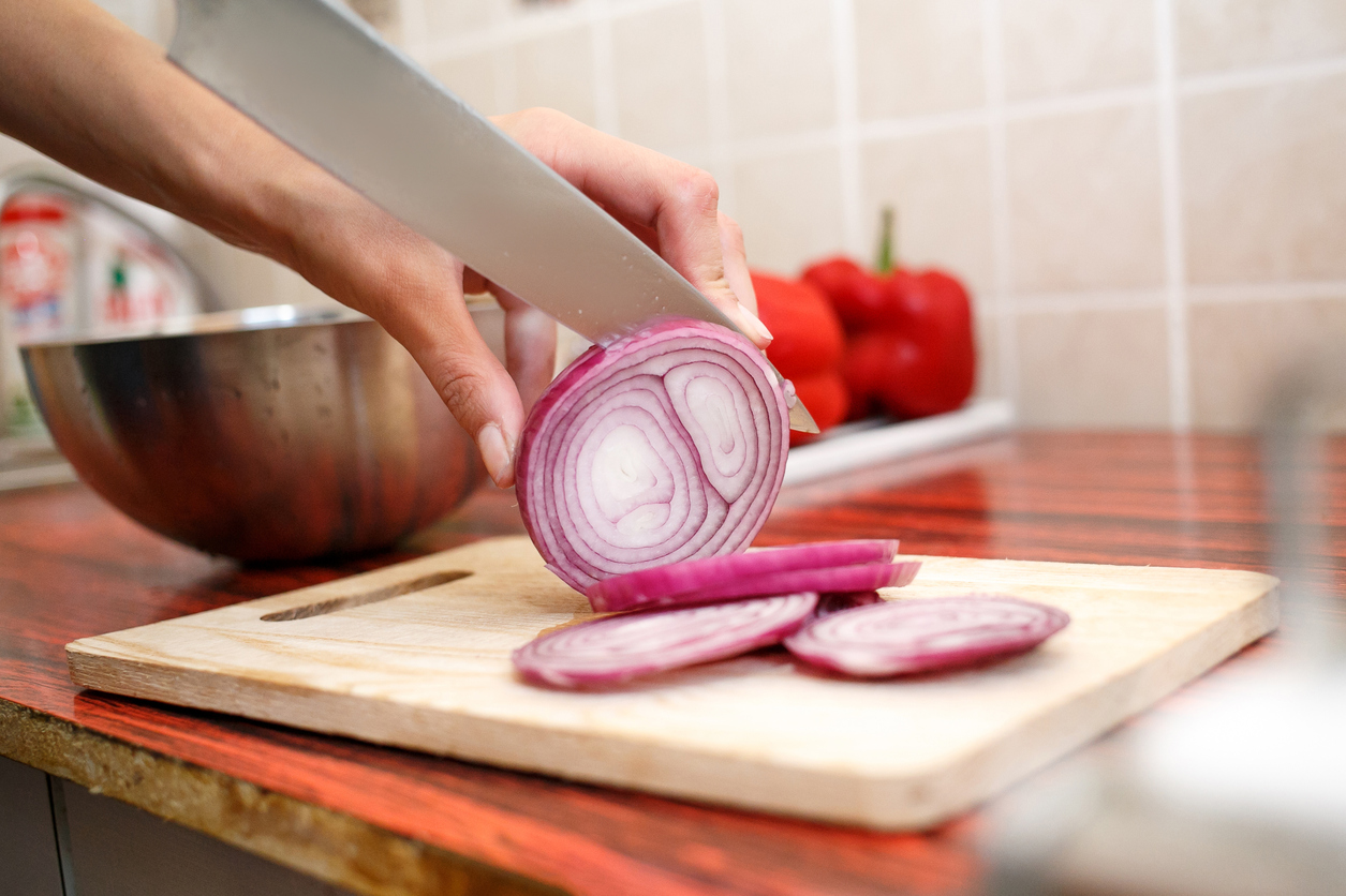 How to Cut an Onion to Get the Taste Just Right