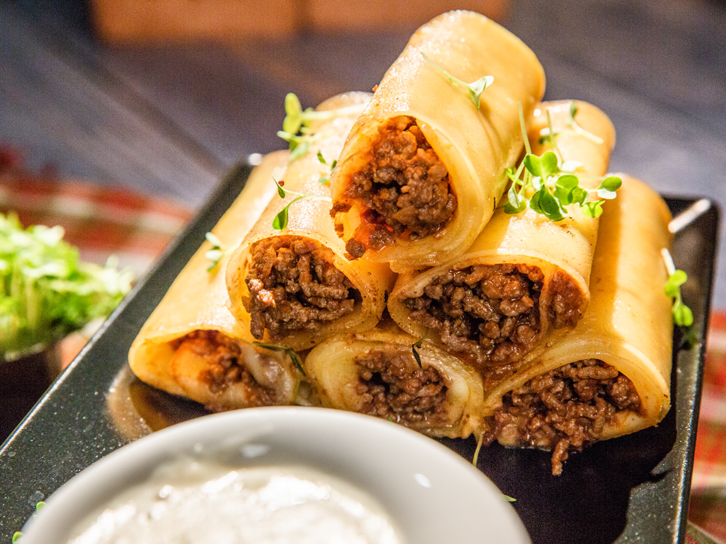 Cheesy Beef Lasagna Rolls with Parmesan Dip